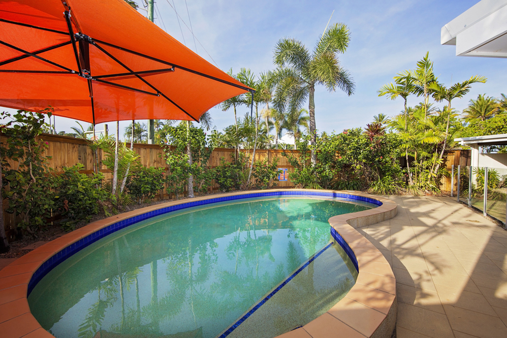 Mission Beach Absolute Beachfront Holiday Homes • Alani • Mission Beach ...